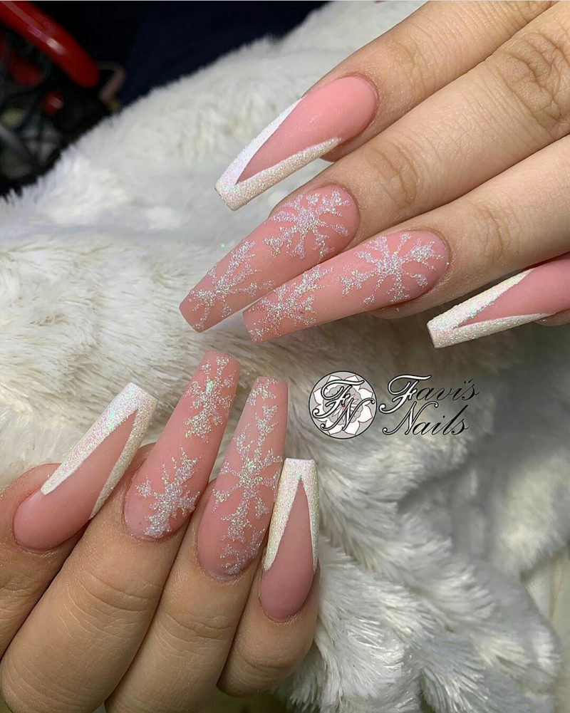 30+ Wondrous Winter Nail Design Ideas For 2020 - The Glossychic