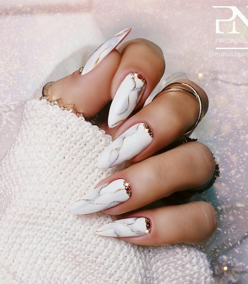 30+ Wondrous Winter Nail Design Ideas For 2020 - The Glossychic