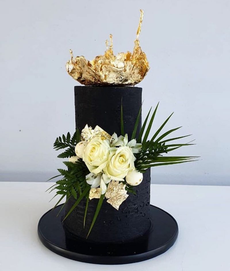20+ Elegant Black Wedding Cake Designs - The Glossychic
