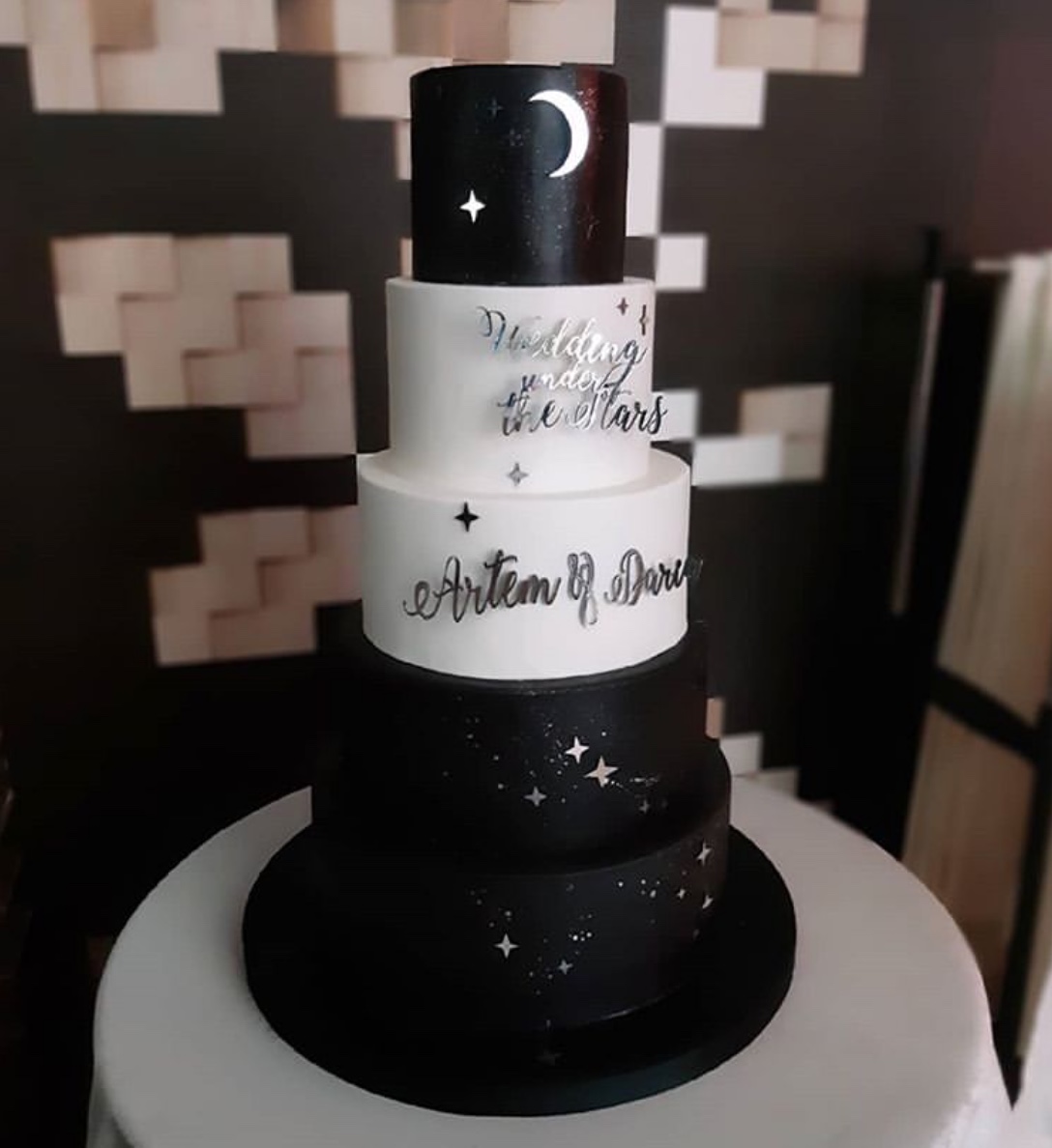 20+ Elegant Black Wedding Cake Designs - The Glossychic