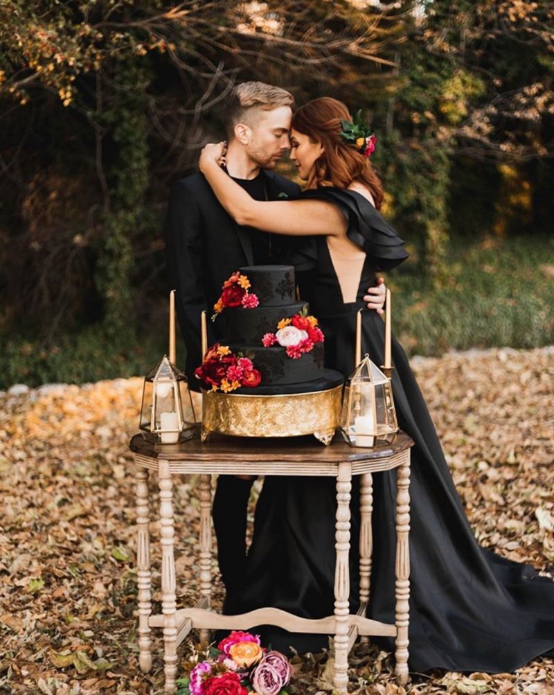 60+ Haunting Halloween Wedding Ideas - The Glossychic