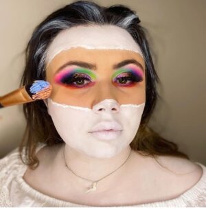 28 Epic Half-Face Makeup Ideas For Halloween 2021 - The Glossychic